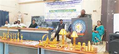 विद्यार्थियों को बांस से विभिन्ना शिल्प सामग्री बनाने का दिया प्रशिक्षण