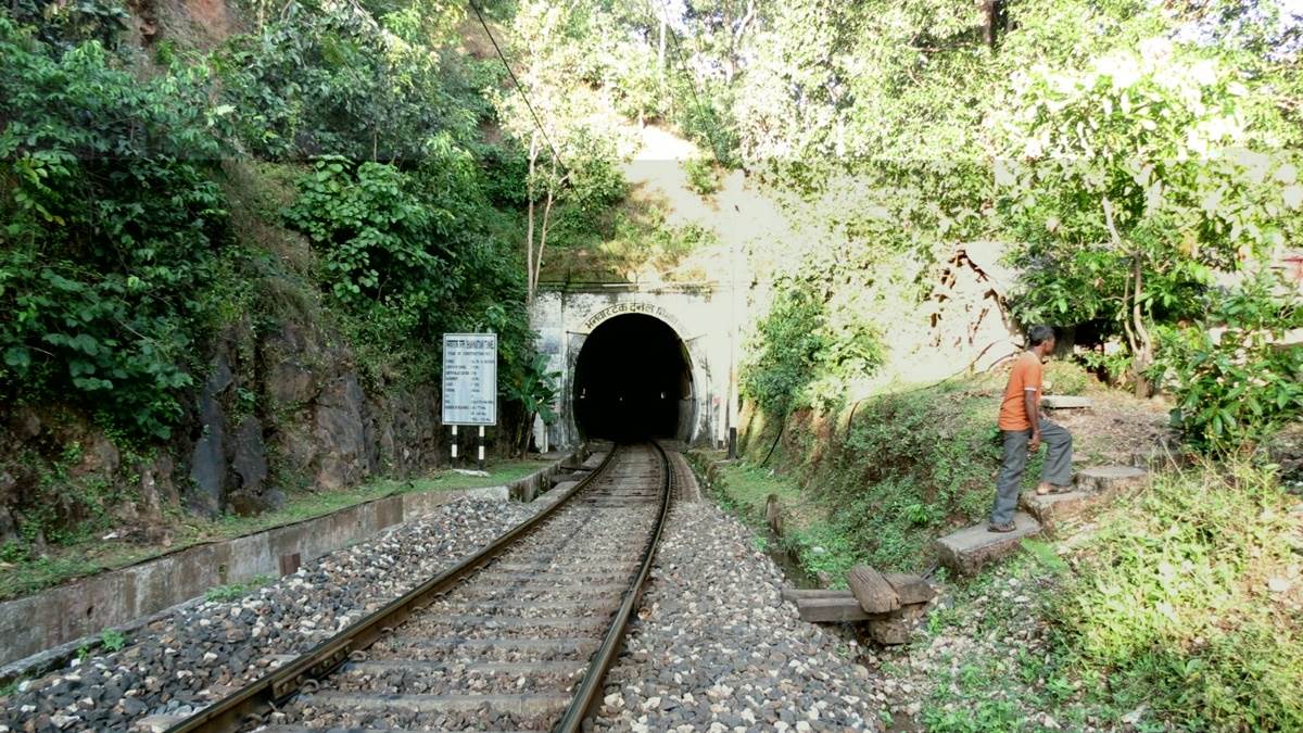 Bilaspur Railway News: 117 साल से यात्रा में रोमांच भर रहा ऐतिहासिक ...