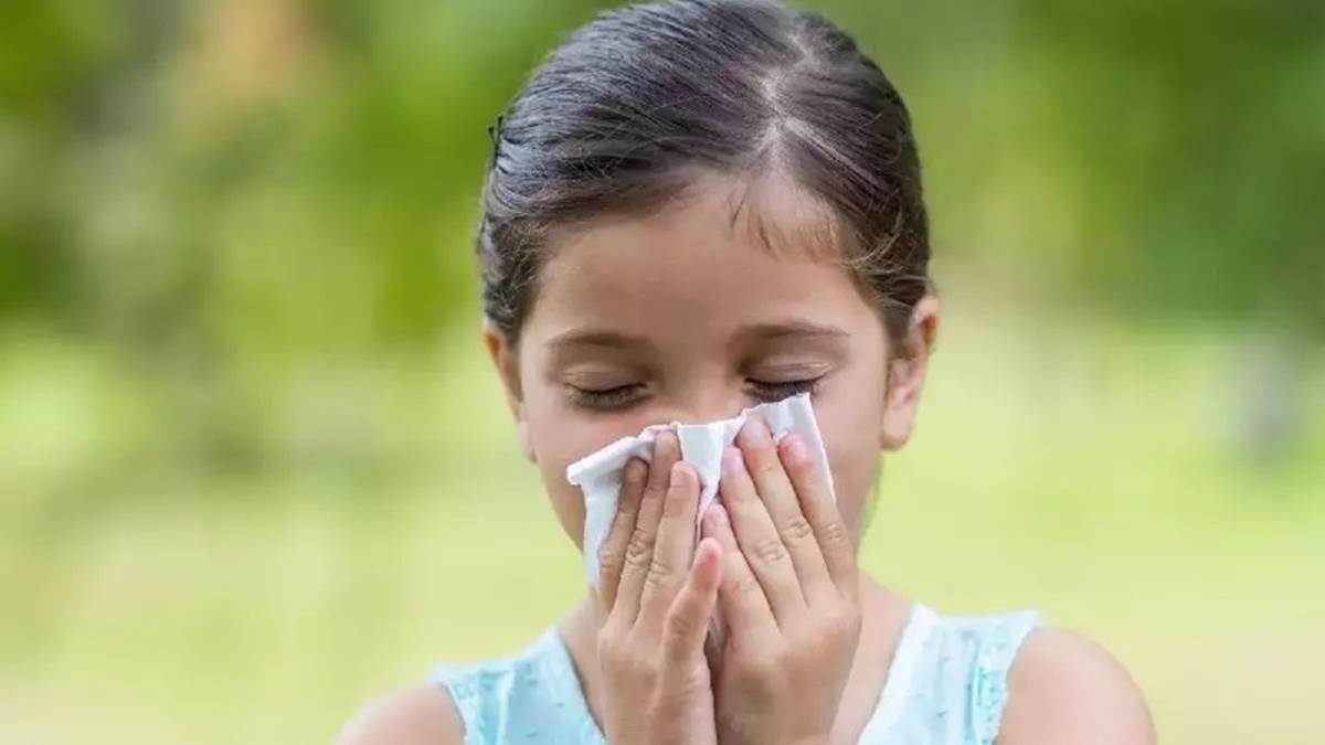 Health Tips: दिन में गर्मी, रात में ठंड... बदलते मौसम में बीमारियों से ...