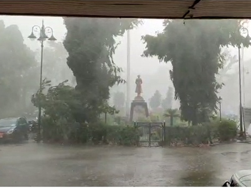 Weather Update Indore: शहर के पूर्वी क्षेत्र में तेज हवाओं के साथ आंधा ...