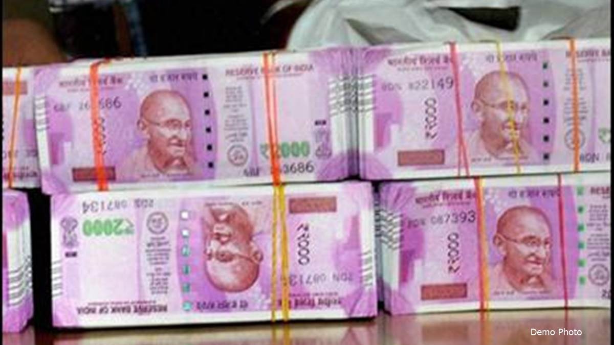 2000 रुपए के नोट बंद होते ही नक्सलियों के पास से निकले रहे हैं गुलाबी