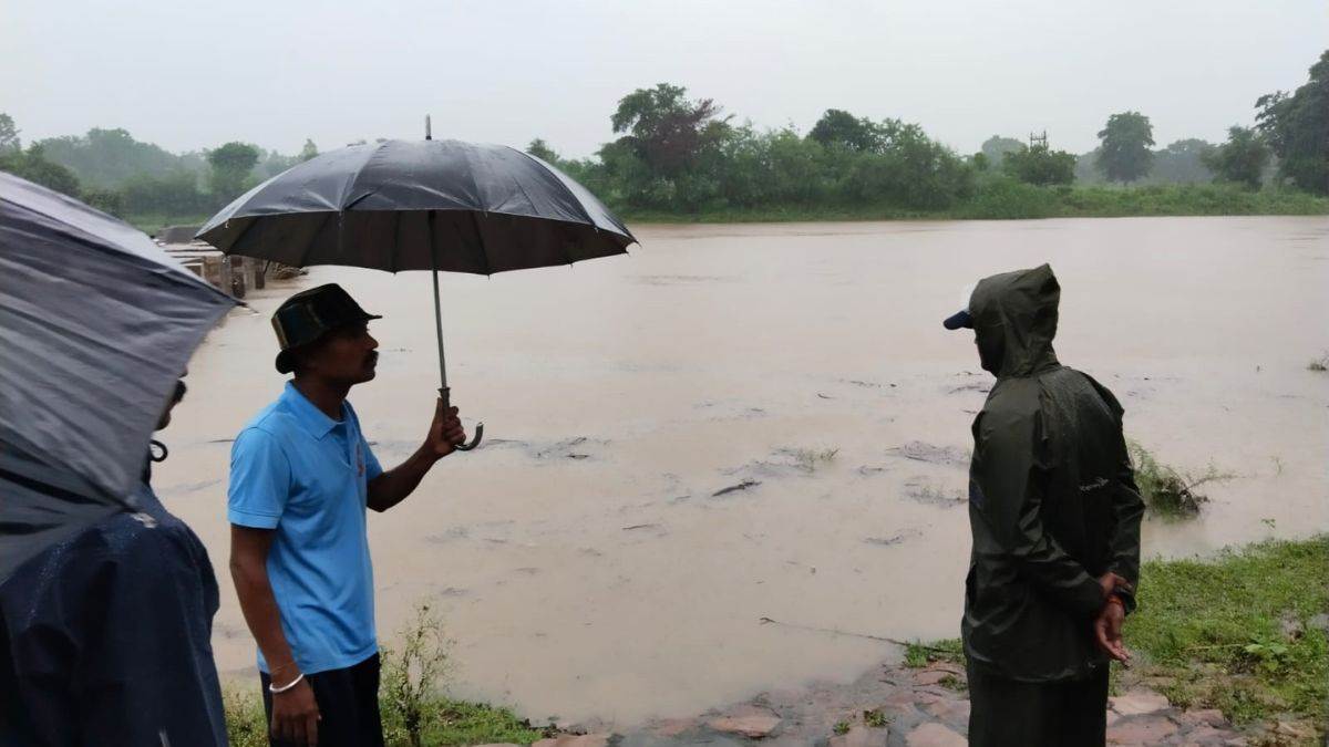 Sagar News: उफनते नाले में मछली पकड़ने गया युवक लापता, तलाश में जुटी ...