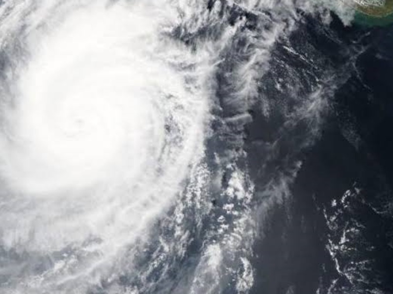 Maha Cyclone Storm LIVE Updates: चक्रवाती तूफान ने बदली दिशा, 8 नवंबर ...