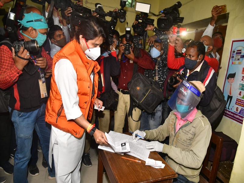 MP By Elections 2020: Video मतदान कर बोले सिंधिया-मध्यप्रदेश के लिए आज ...