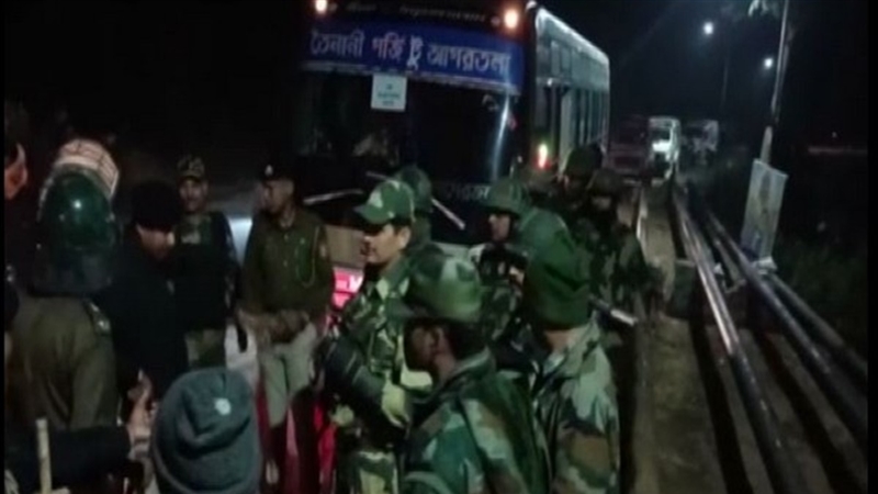 Biplab Deb: त्रिपुरा के पूर्व सीएम बिप्लब देब के पैतृक घर पर भीड़ का ...