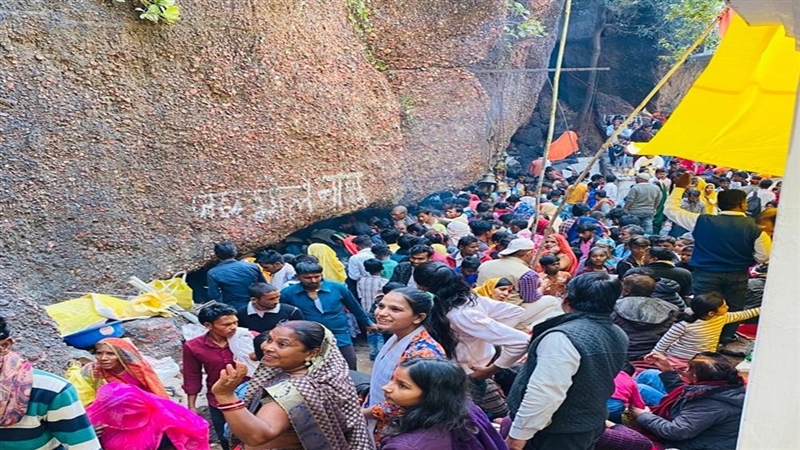 Panna News : साल में सिर्फ एक बार होते हैं झलारिया महादेव के दर्शन ...