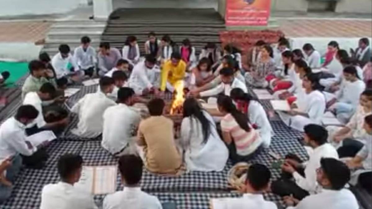 Anhad Nad Column Indore: गुरुकुल के प्रांगण में भारत के मन की आहुति ...