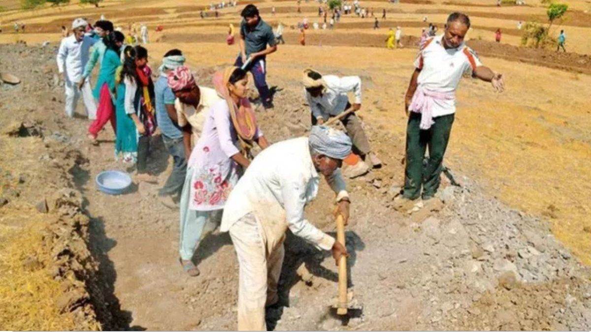 मनरेगा पोर्टल में सेंधमारी का राज खुला, तो दूसरे से 51वें स्थान पर ...