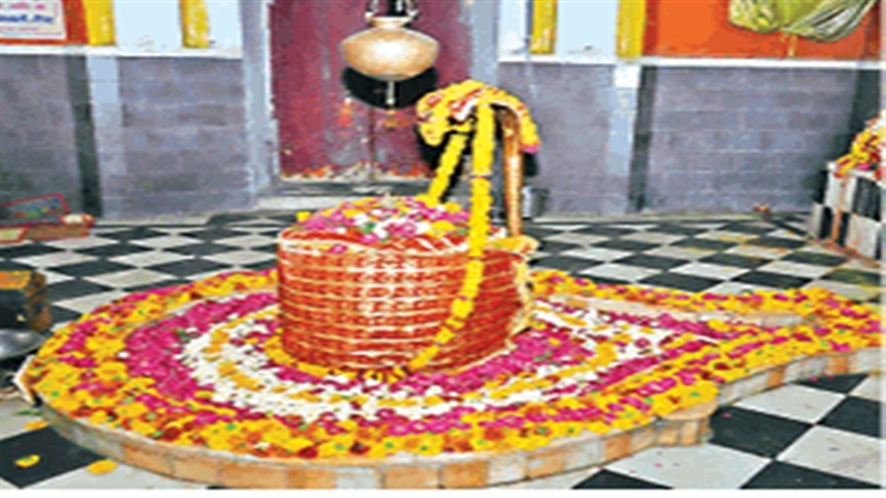 Sawan 2023: श्रवण मास का आज पहला दिन इस साल 59 दिन अर्पित करेंगे भगवान ...