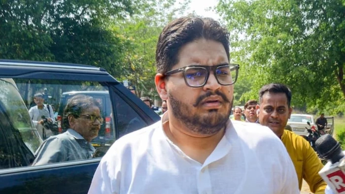 Mukhtar Ansari के बेटे Umar Ansari गिरफ्तार, मां के फर्जी हस्ताक्षर कर ...