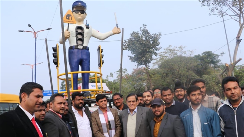 Indore News: इंदौर में अब सिका स्कूल चौराहे का ट्रैफिक भी संभालेगा ...