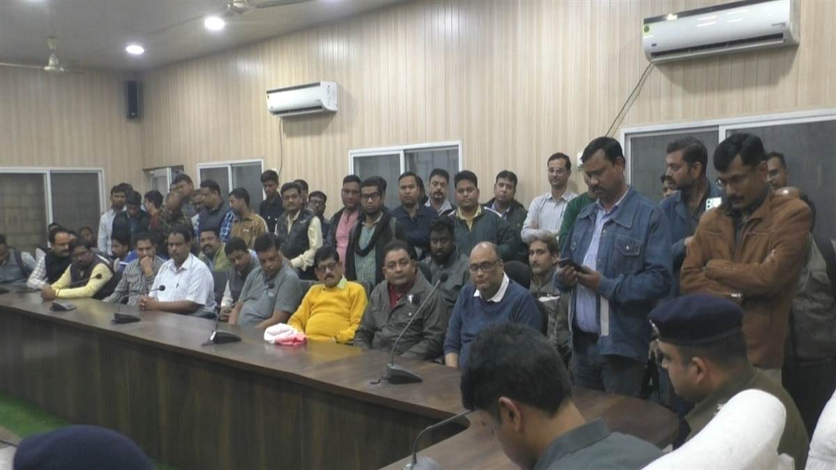 Raigarh Jindal News: कानून व्यवस्था बिगड़ने पर होगी सख्त कार्यवाही ... Raigarh Jindal News: कानून व्यवस्था बिगड़ने पर होगी सख्त कार्यवाही ...