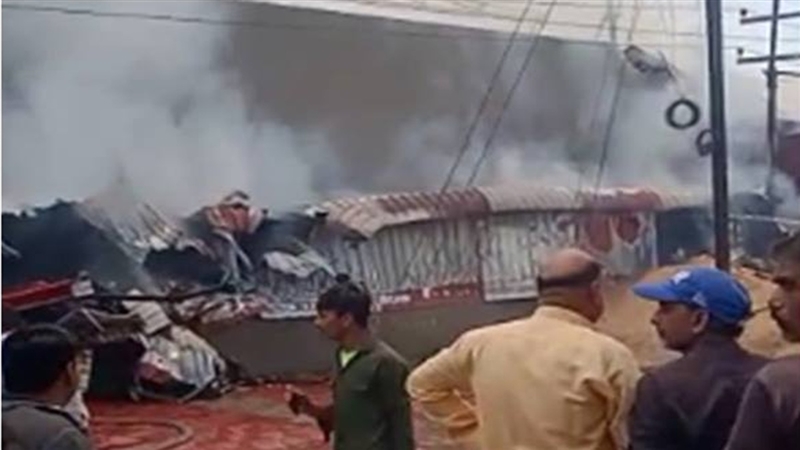 Fire In Dewas Video: देवास में डिस्पोजल ग्लास बनाने वाली फैक्ट्री में ...
