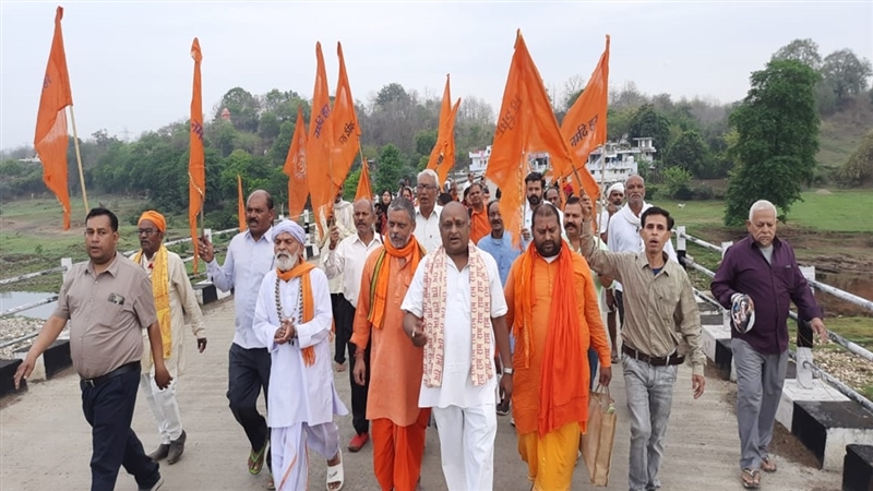 Panchkoshi Parikrama : भेड़ाघाट में नर्मदे हर का गुण गान के साथ निकली ...
