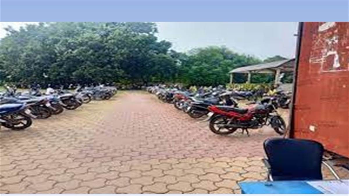 उसलापुर स्टेशन के स्टैंड में बची केवल 29 गाड़ियां, जल्द होगा टेंडर ...