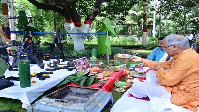 Dussehra Shastra Puja: मुख्यमंत्री भूपेश बघेल ने विजयादशमी पर्व पर विधि ...