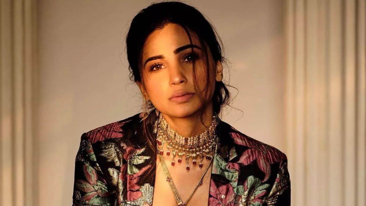 Daisy Shah: बैकग्राउंड डांसर से बनी सलमान खान की लीड एक्ट्रेस, फिर भी नहीं चमकी किस्मत तो अब आई ...