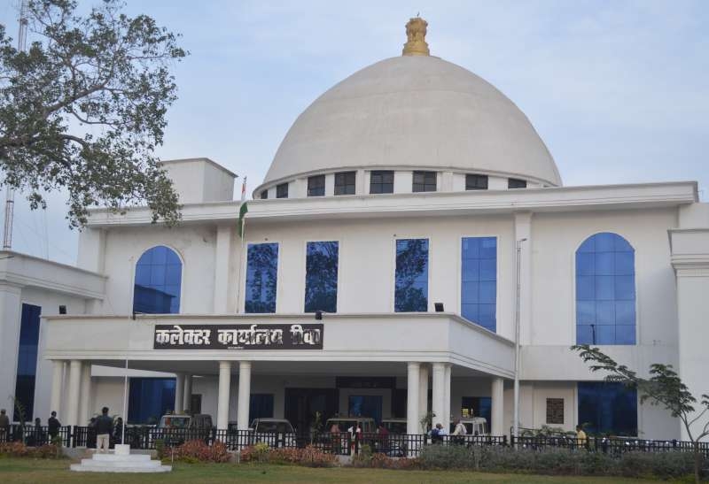 Rewa news : कलेक्टर ने चार एसडीएम सहित 16 राजस्व अधिकारियों को दिया ...