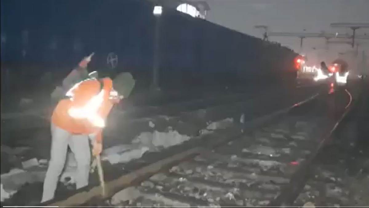 Jodhpur-Bhopal Passenger Train: भोपाल आ रही जोधपुर-भोपाल पैसेंजर ट्रेन ... Jodhpur-Bhopal Passenger Train: भोपाल आ रही जोधपुर-भोपाल पैसेंजर ट्रेन ...
