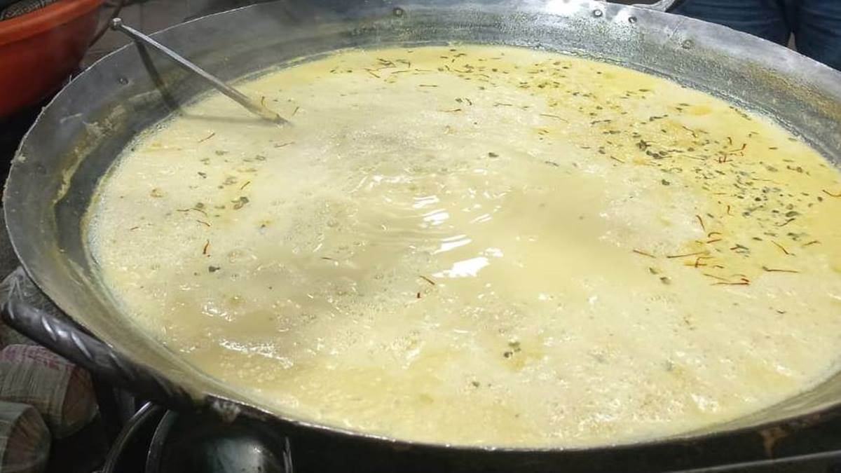Taste Of Indore: रबड़ी की मिठास, केसर की रंगत और जायफल की गर्माहट बनाती ...
