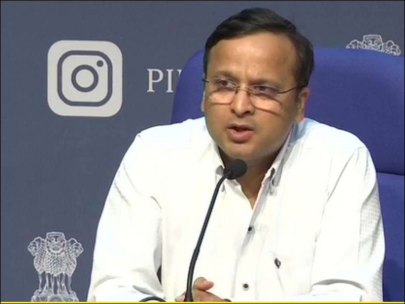 कोरोना पर रोज अपडेट देने वाले इस IAS अधिकारी को किया जा रहा Google पर सर्च, जानिये कौन हैं Luv ...