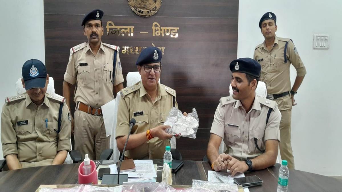 Bhind theft News: किराएदार बनकर रह रहे युवक ने मजिस्ट्रेट के भाई सहित ...