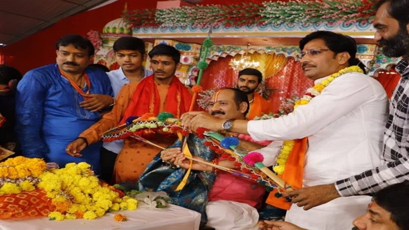 Pandit Pradeep Mishra Katha: पंडित प्रदीप मिश्रा ने कहा अपने बच्चों को ...