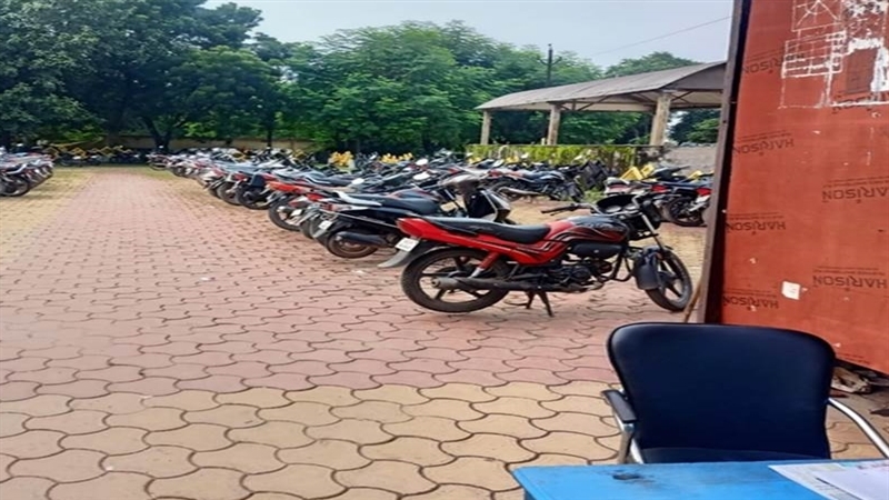 Bilaspur Railway News: बिना पार्किंग के उसलापुर रेलवे स्टेशन अब तीन ...