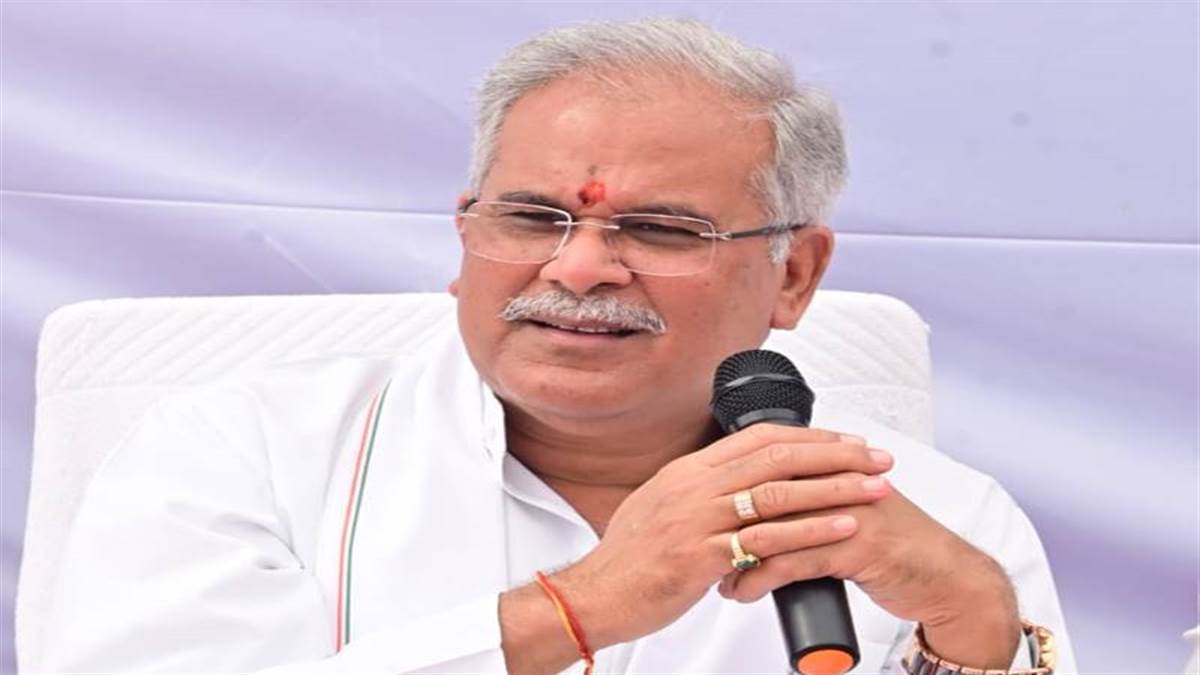 Raipur News: मुख्यमंत्री भूपेश बघेल ने राजिम में ली अधिकारियों की ...