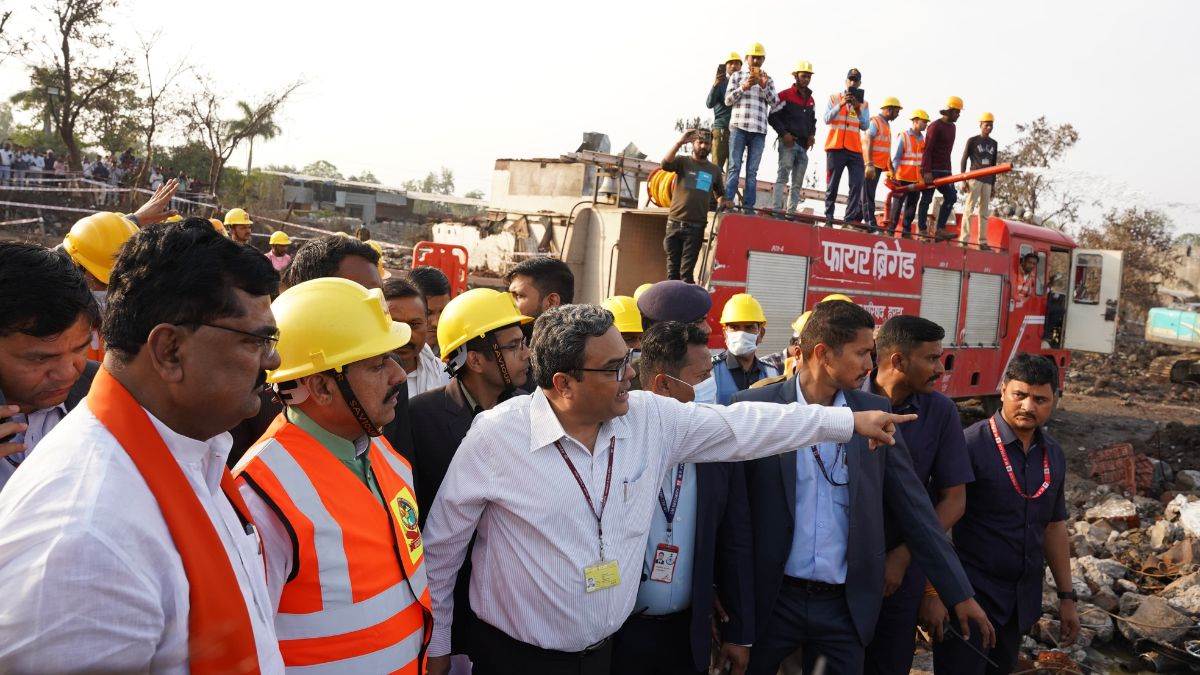 Harda Blast Update: पटाखा फैक्ट्री के आसपास तबाही का मंजर रोंगटे खड़ा ...