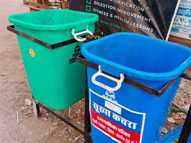 गीला व सूखा कचरा इकट्ठा करने नपा लगा रही है कूड़ेदान