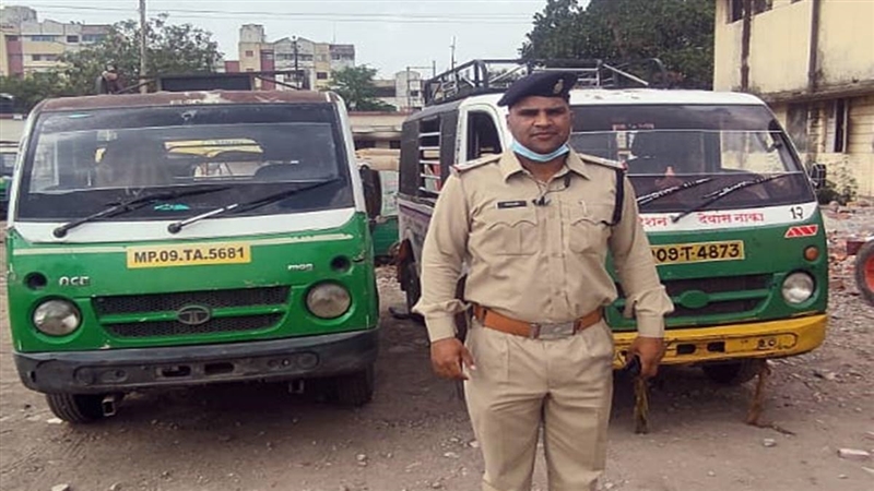 RTO Indore: बिना परमिट के सड़कों पर दौड़ थे वाहन परिवहन विभाग ने किए ...