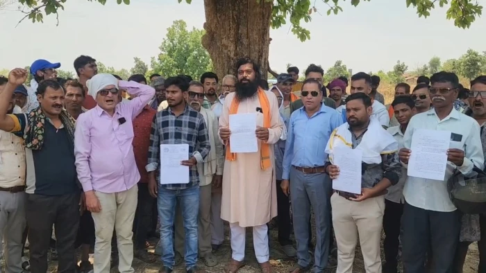 बालाघाट में 100 साल पुराने तालाब पर अवैध प्लाटिंग, पटवारी पर भू-माफिया ...