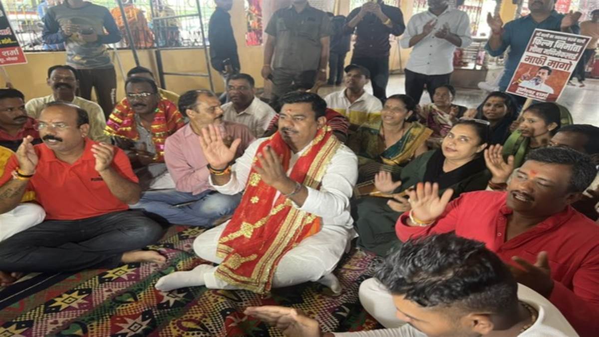 Kali Poster Row: भोपाल में विधायक रामेश्वर शर्मा ने दिया मौन धरना ...