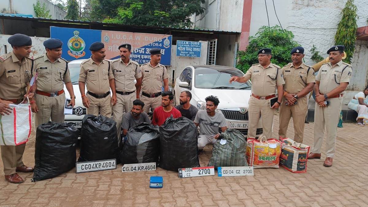 कार का नंबर प्लेट बदल कर करते थे नशीले पदार्थ की तस्करी, गांजा की खेप ...