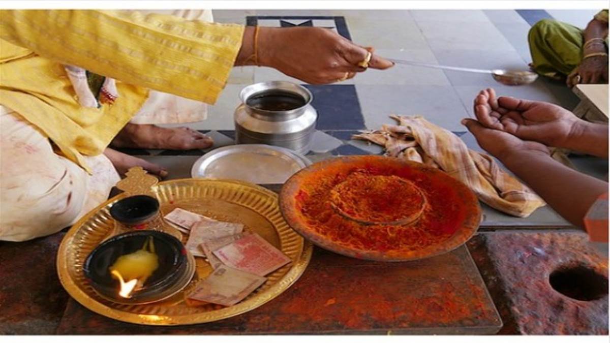 Astro News: चरणामृत और पंचामृत में क्या है अंतर, जानें ग्रहण करने का ...