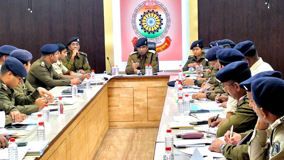 Bilaspur News: एसपी ने बैठक लेकर थानेदारों को बदमाशों पर कार्रवाई करने ...
