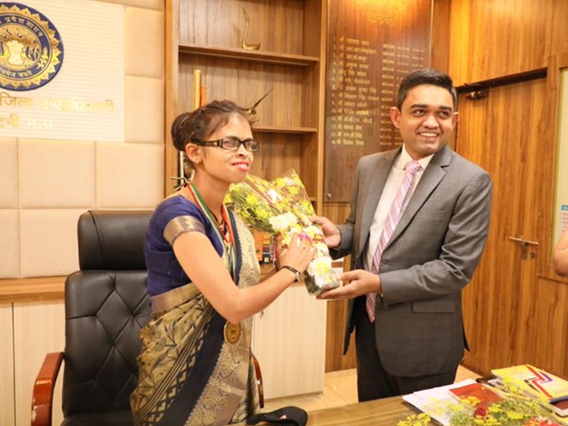 International Women's Day: कटनी में एक दिन की कलेक्‍टर बनी दिव्‍यांग ...