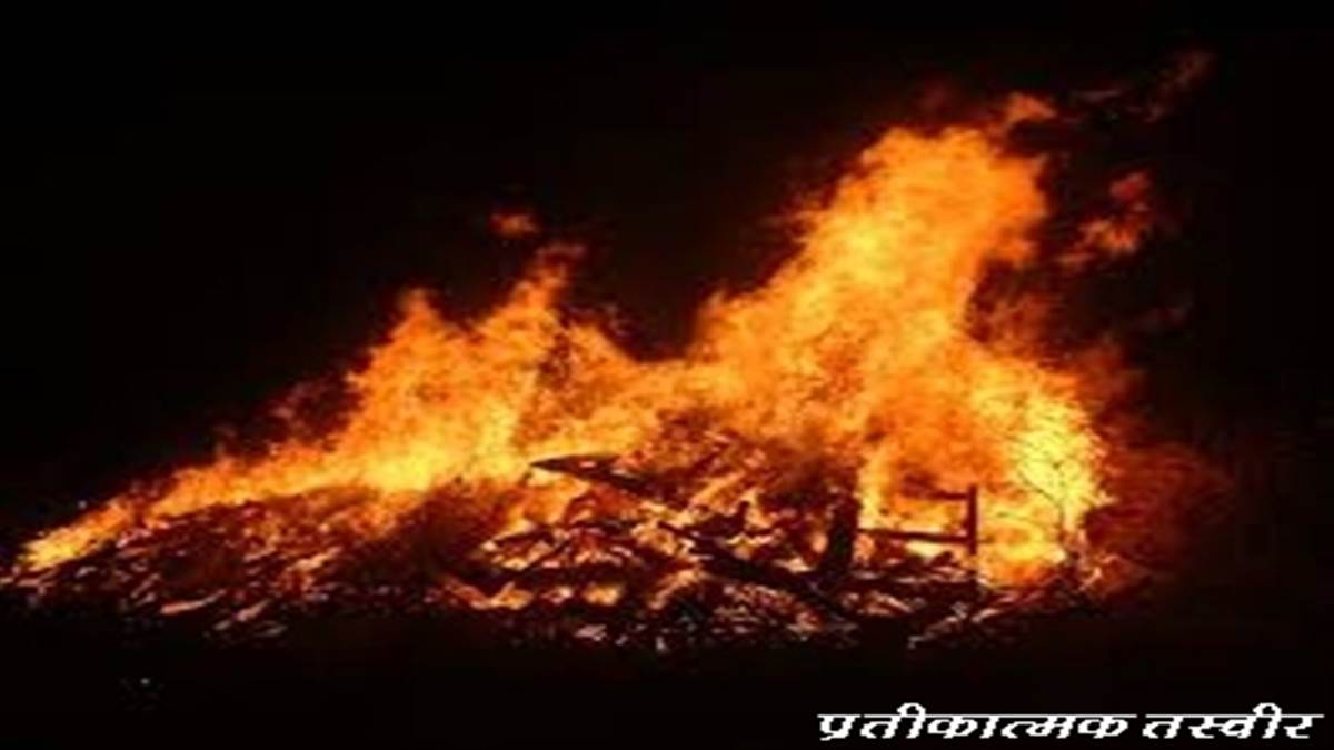 आधी रात हत्‍यारे पोते की जलती चिता में कूदकर दादा ने दी जान, पत्‍नी को ...