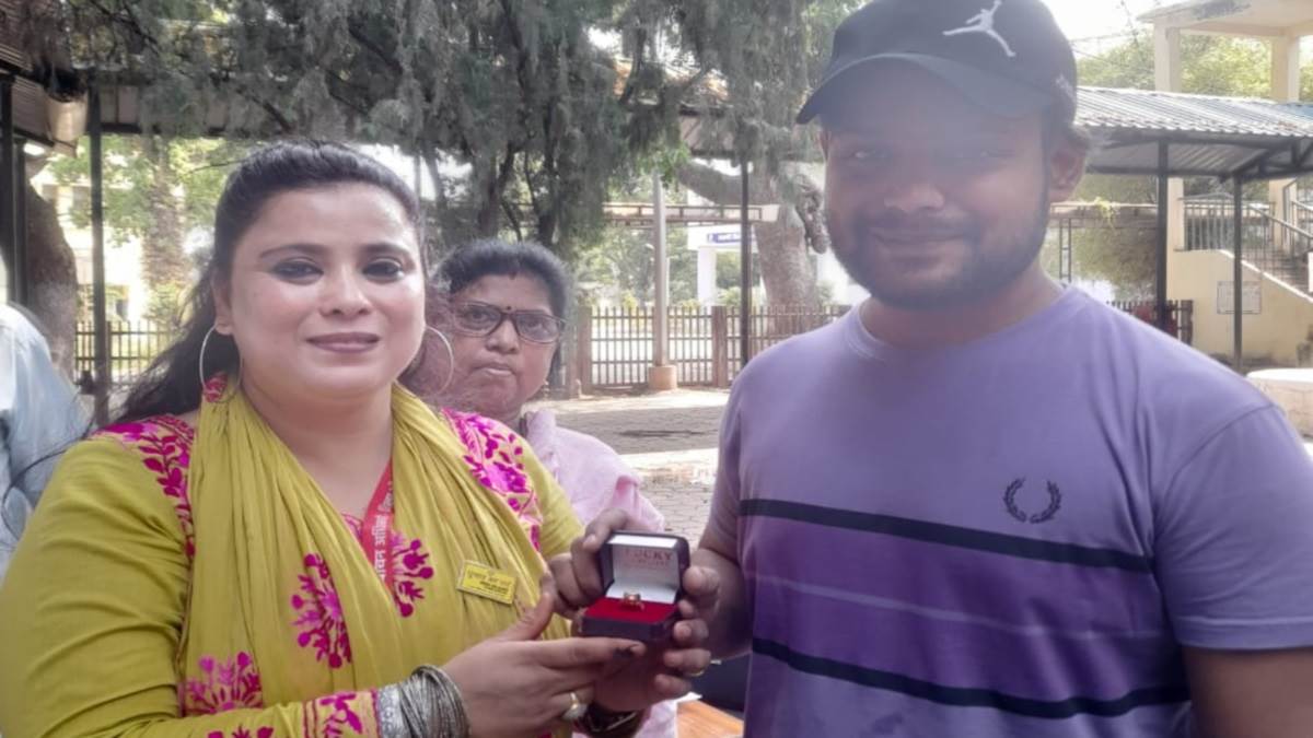Bhopal Lok Sabha Chunav 2024: मतदान कर पाया उपहार, लकी ड्रा में अयान ...