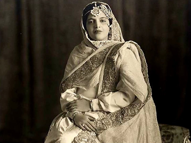 पाकिस्तान के टीवी चैनल ने रामपुर नवाब की बेगम का फोटो सीरियल में चलाने ...
