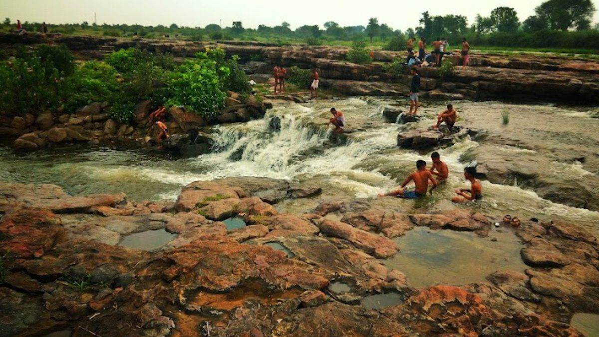 मंदसौर के सीतामऊ का कोटेश्वर महादेव मंदिर उपेक्षा की वजह से खो रहा अपनी चमक