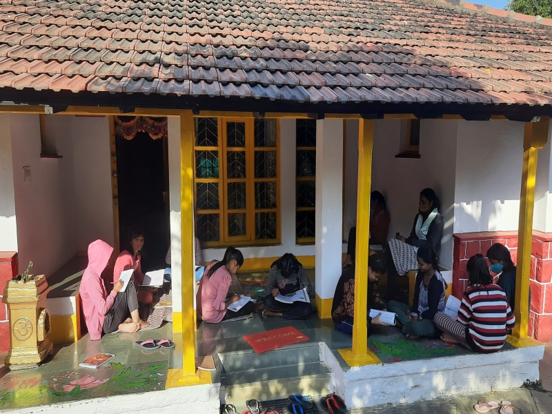 अनाथ बच्‍चों का एक ऐेसा आशियाना, जहां उन्‍हें सिखाए जा रहे उनकी जड़ों ...