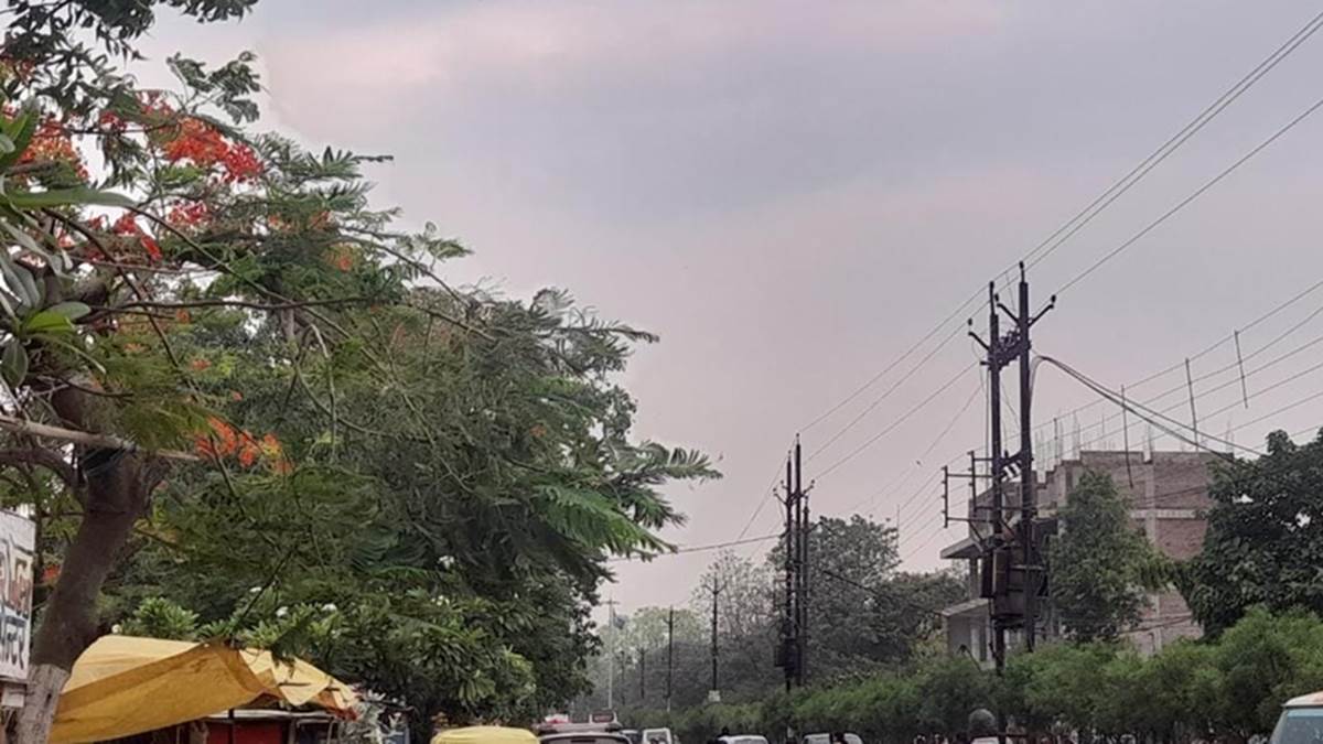 Balaghat Weather: मौसम ने बदला मिजाज, दिन में धूप उमस व शाम को बादलों ...