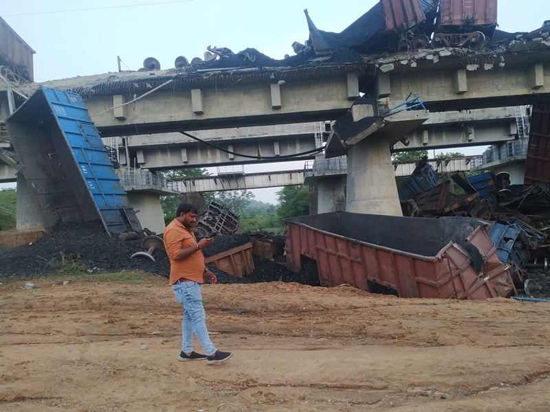 Train Accident in MP: मध्य प्रदेश के अनूपपुर में मालगाड़ी के 10 से ...