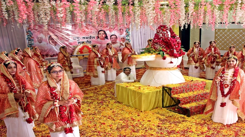 Brahma Kumaris: सात संकल्प लेकर 24 कुमारियां शिवलिंग को वरमाला पहनाकर ...
