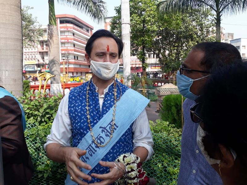 Awareness campaign Indore: महेश्वर के बुनकरों की मदद के लिए मास्क का ...