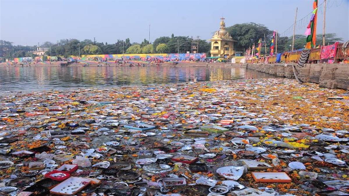 Shipra River Ujjain: दीपदान किया, फूल डाले, शिप्रा नदी का पानी फिर ...