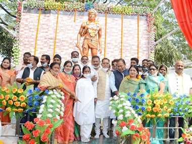 सीएम ने किया वीर गुण्डाधुर की प्रतिमा का वर्चुअल लोकार्पण - CM did the ...