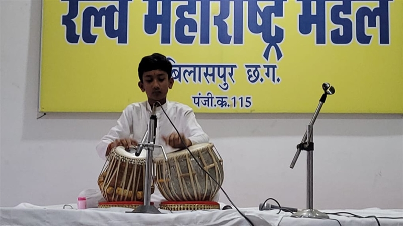 Bilaspur News: बाल संगीत सभा मे बाल कलाकारों ने तबले नृत्य व संगीत से ...